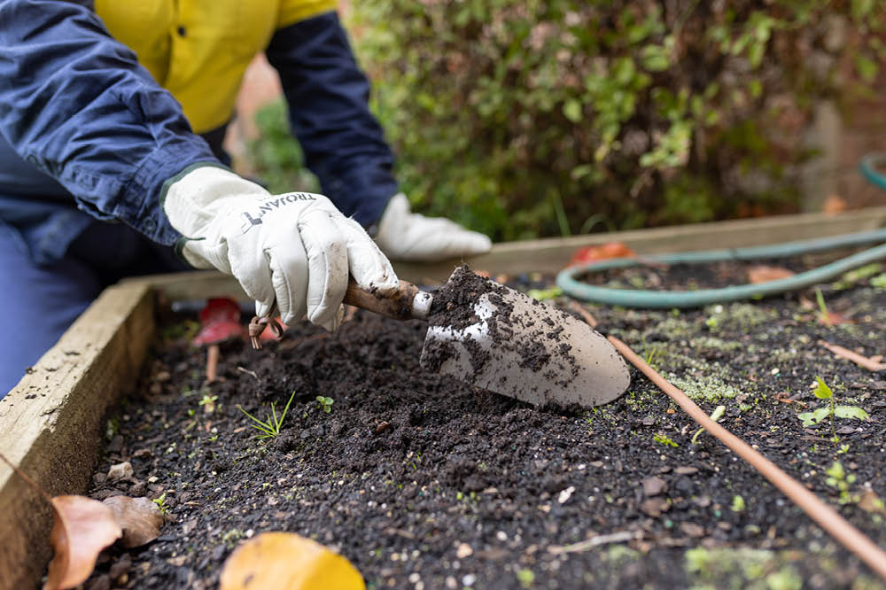 Gardener – Helping Hand